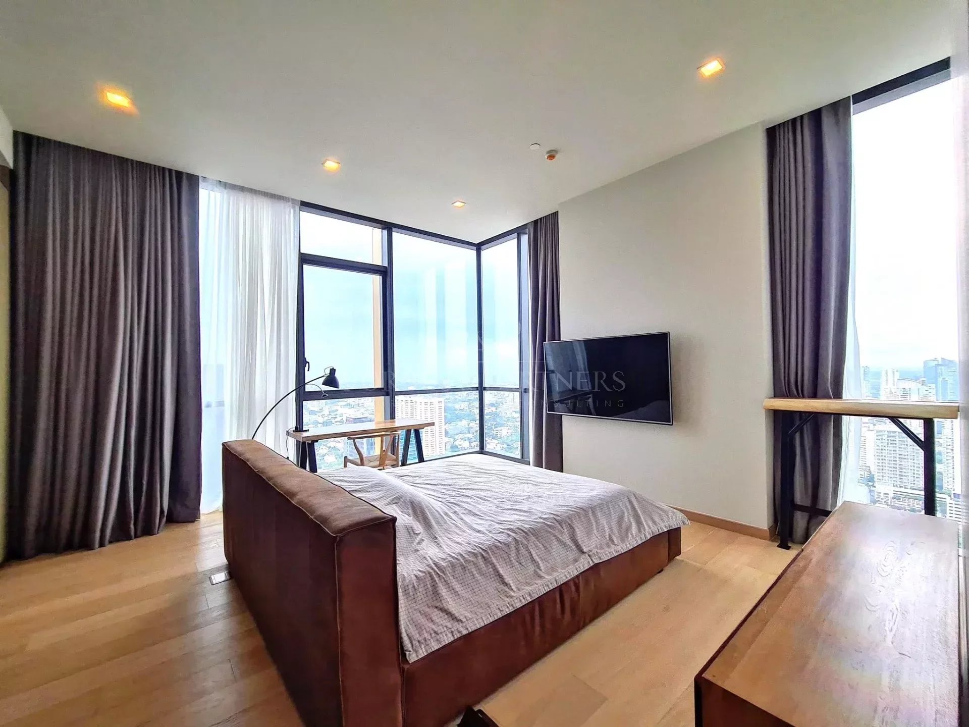 THE MONUMENT THONG LOR - Forbes & Partners